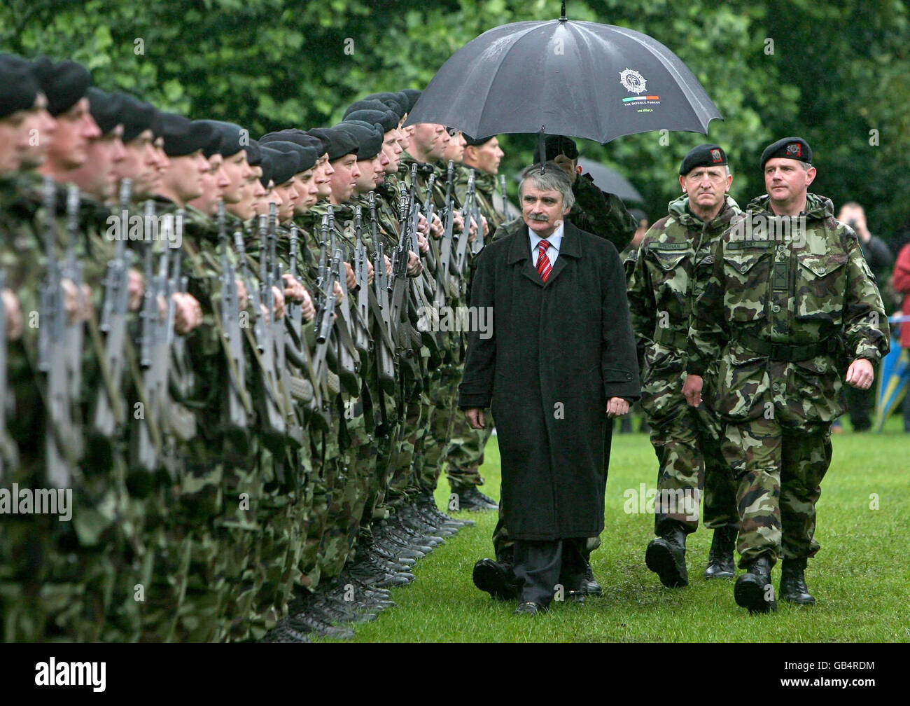 Inspecting guard of honour of members of the irish defence hi-res stock ...