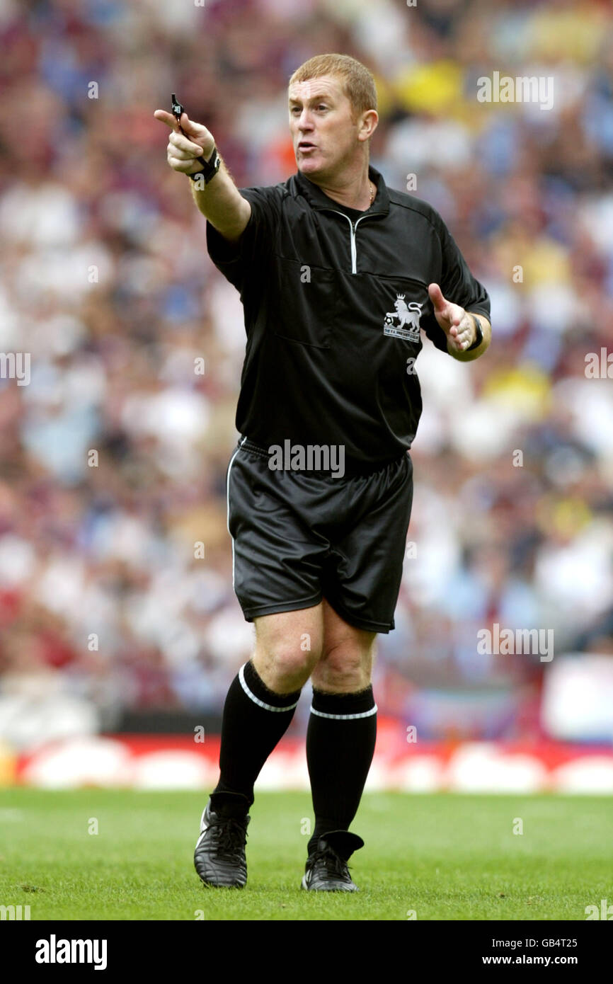 Paul durkin referee hi-res stock photography and images - Alamy
