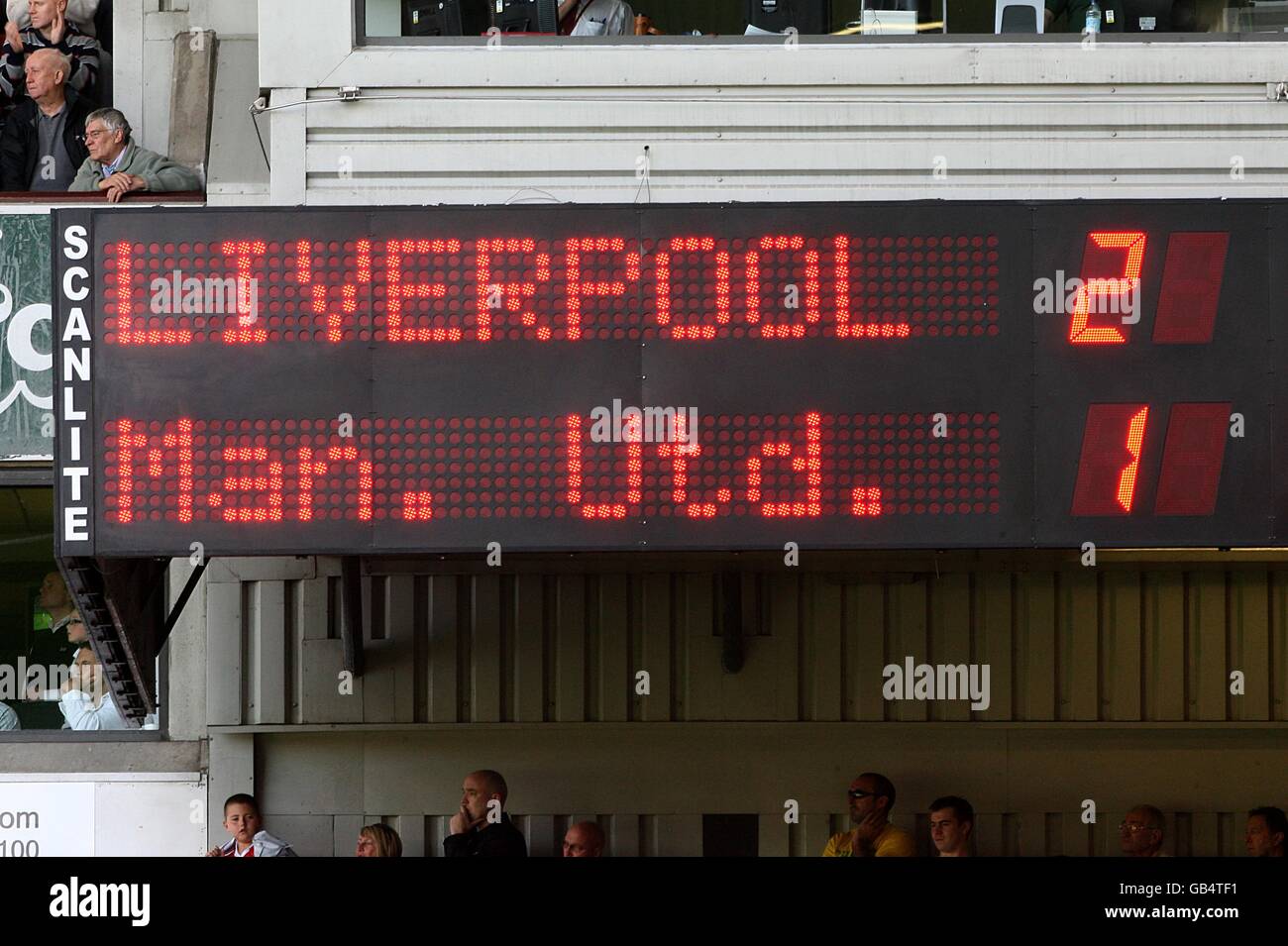 2 1 scoreboard premier league hi-res stock photography and images - Alamy