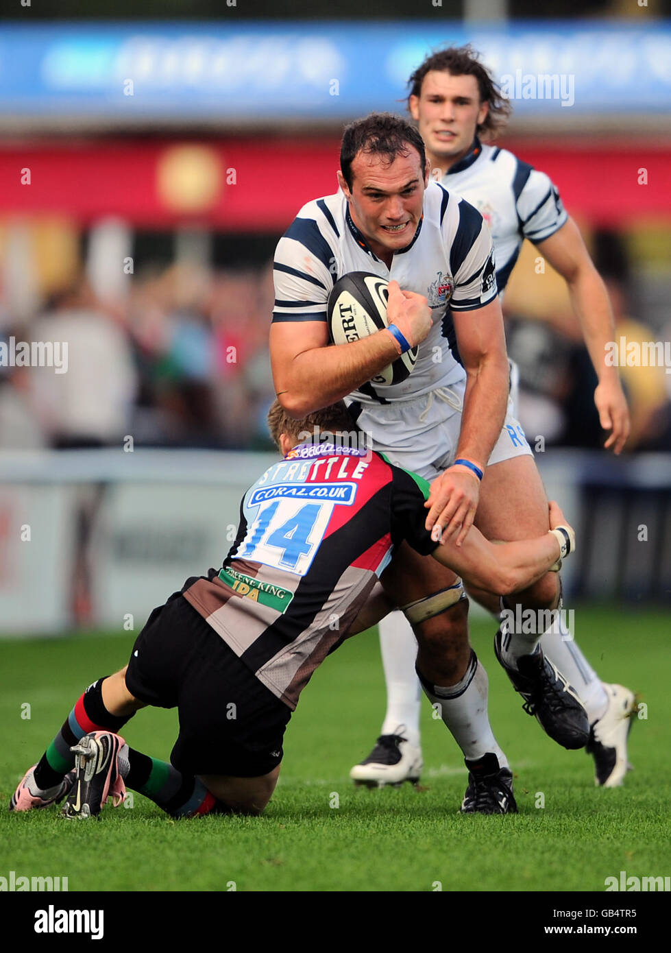 Harlequins' David Strettle tackles Bristol Rugby's Robert Sidoli Stock ...