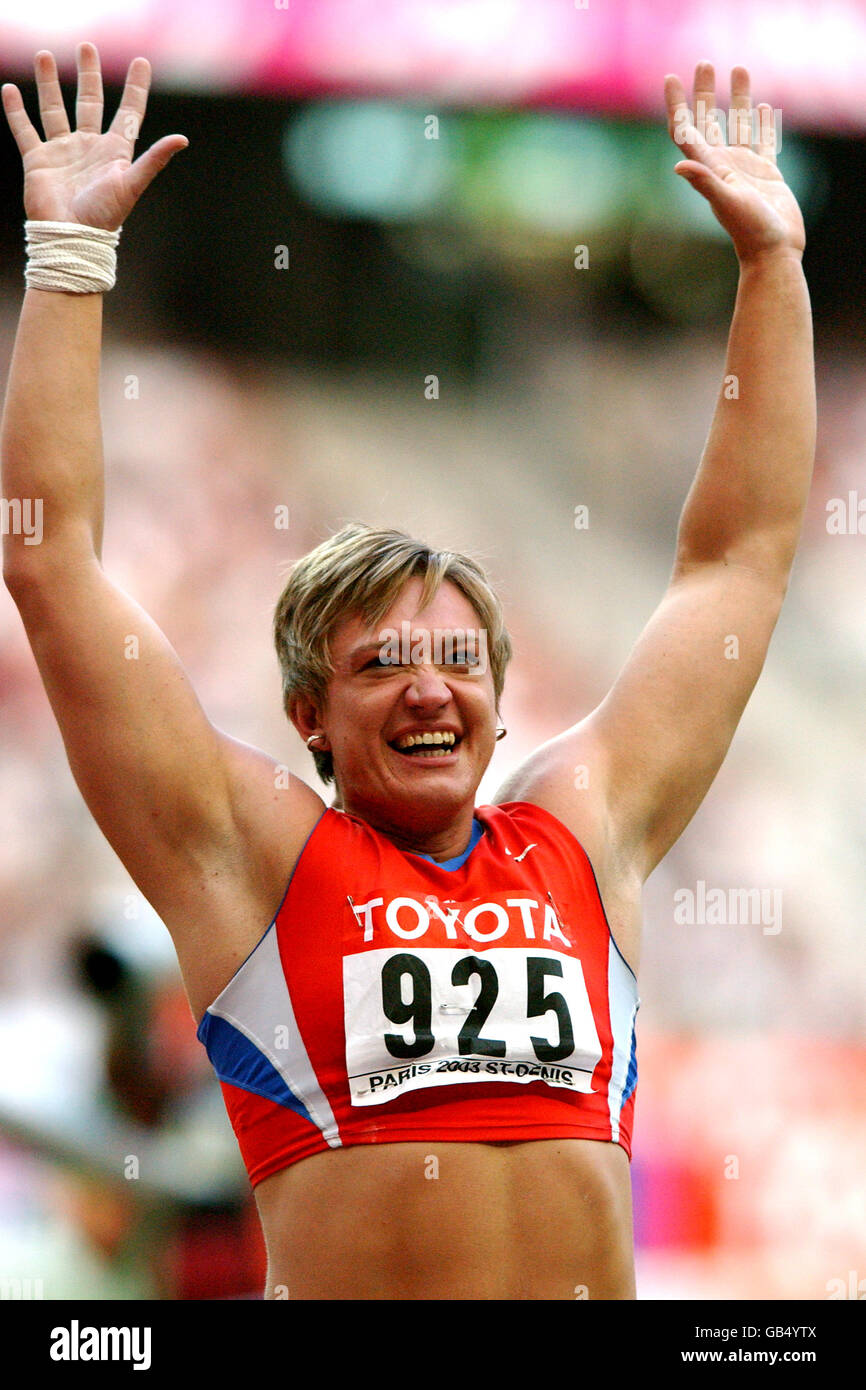 Athletics iaaf world athletics championships paris 2003 shot put final ...
