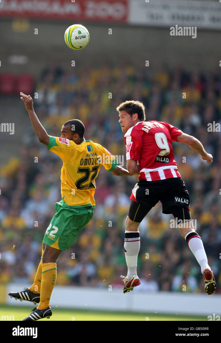 Norwich City's Elliot Omozusi and Sheffield United's James Beattie ...