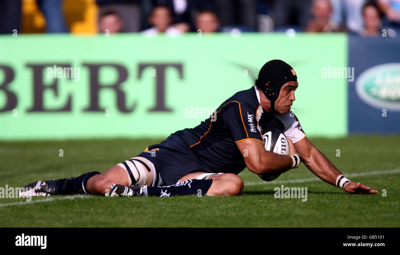 Worcester's Netani Talei score during the Guinness Premiership match at ...