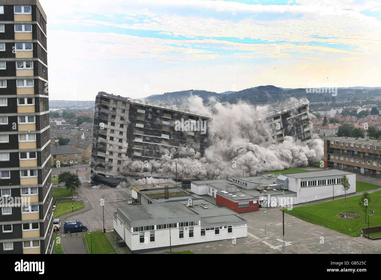 Demolition of flats Stock Photo - Alamy