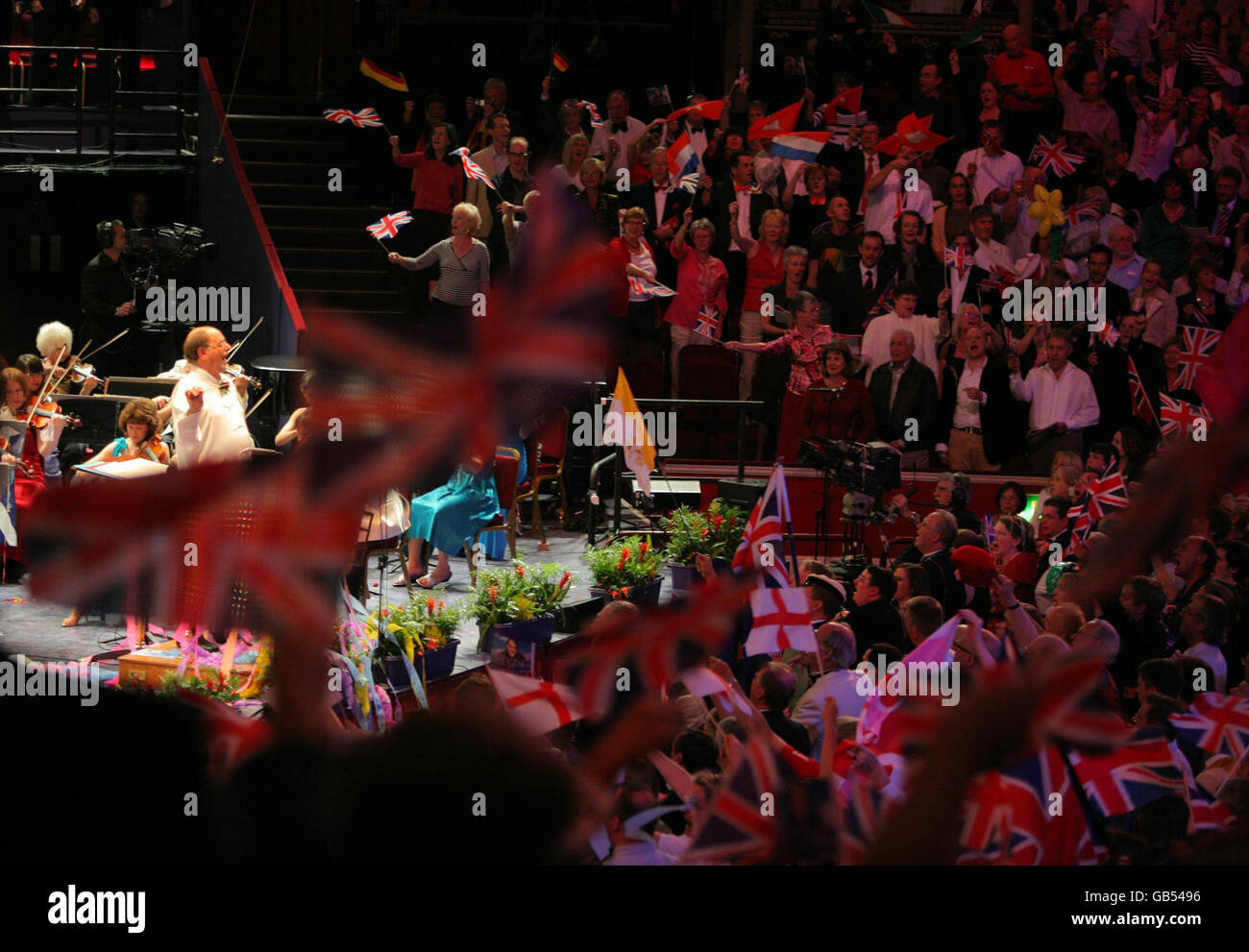 Royal albert hall interior stage hi-res stock photography and images ...
