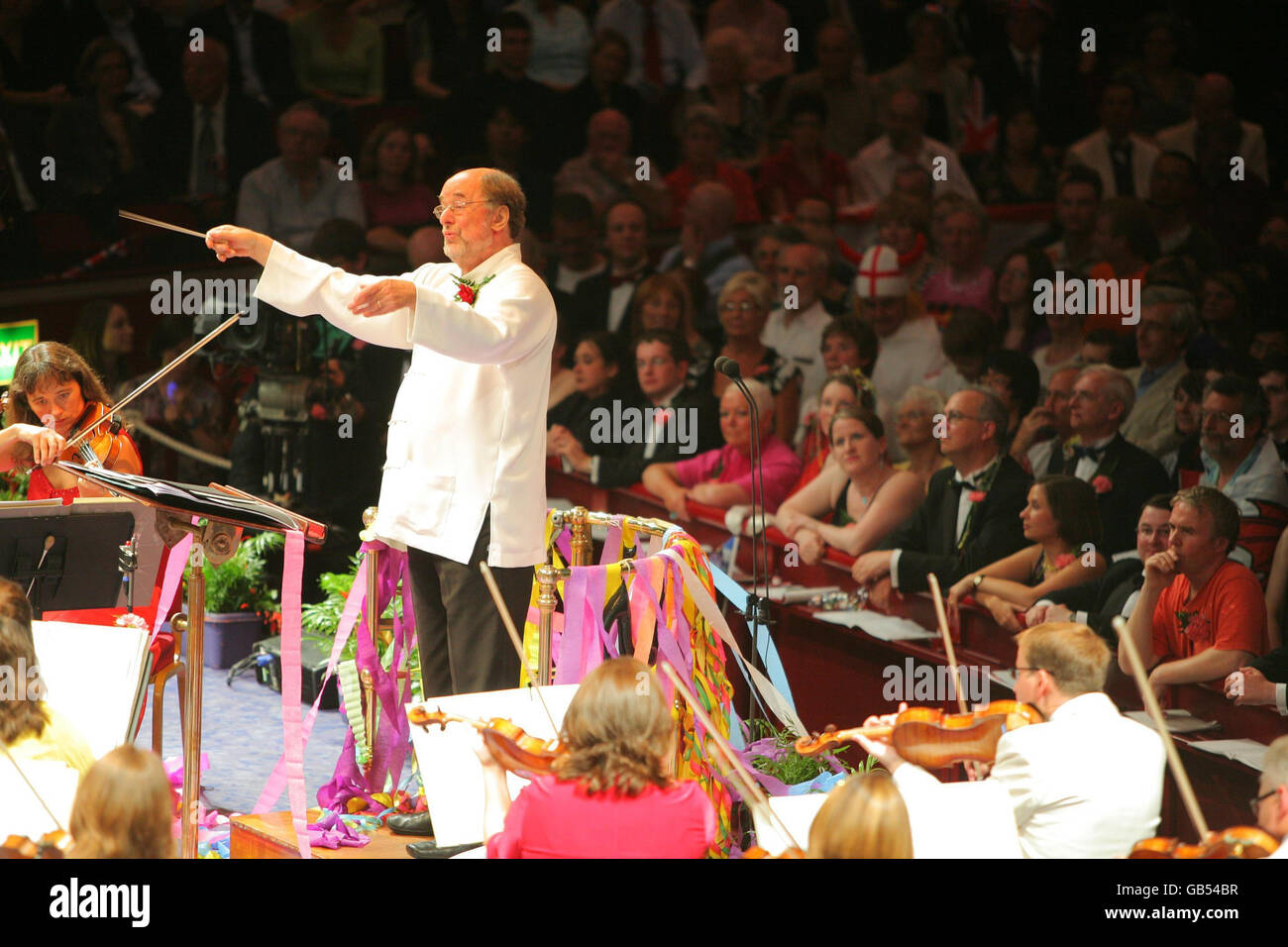 Sir Roger Norrington conducts the BBC Symphony Orchestra at the Last ...