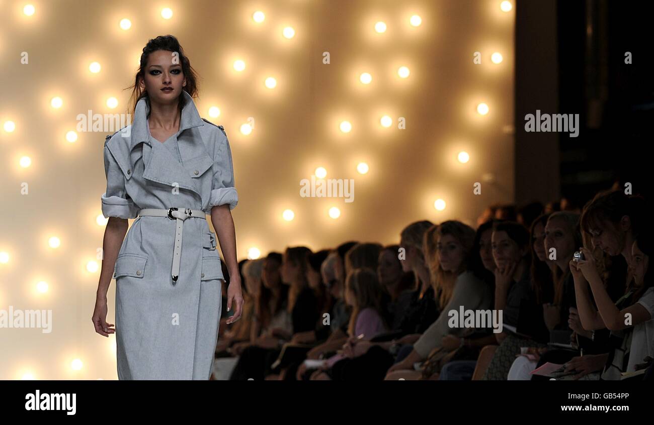 London Fashion Week - Topshop Unique Catwalk Show Stock Photo - Alamy