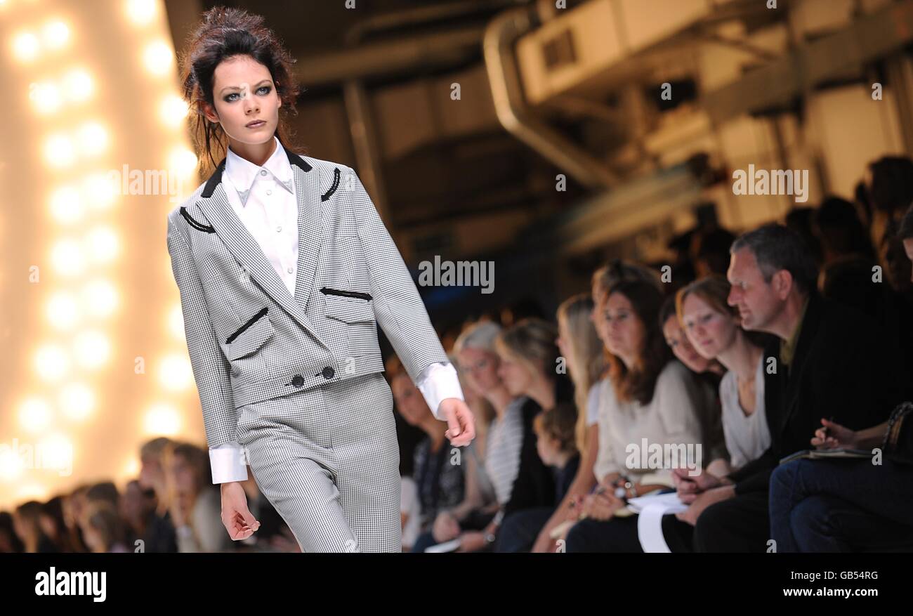 London Fashion Week - Topshop Unique Catwalk Show Stock Photo - Alamy