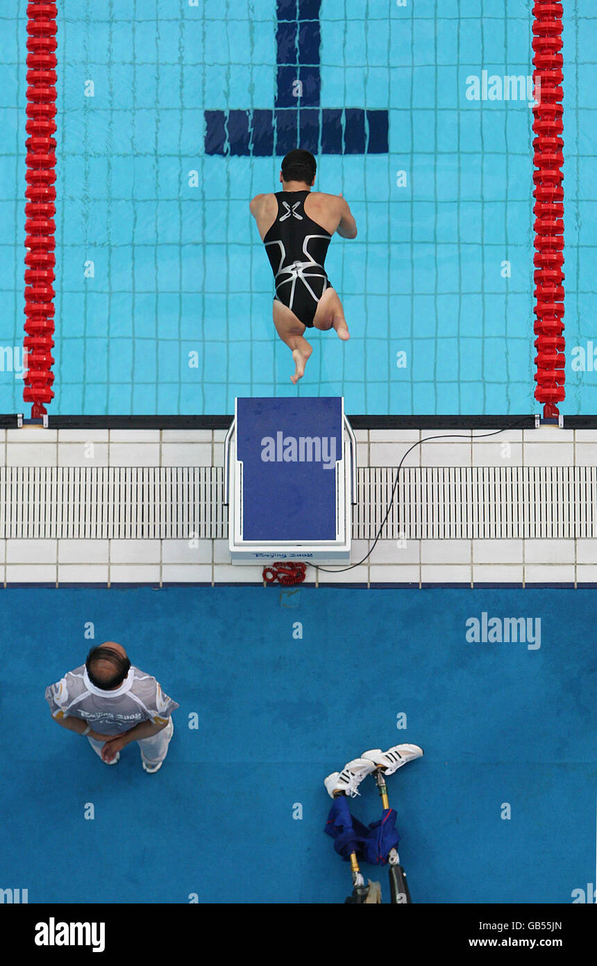 Paralympic swimmer dive hi-res stock photography and images - Alamy