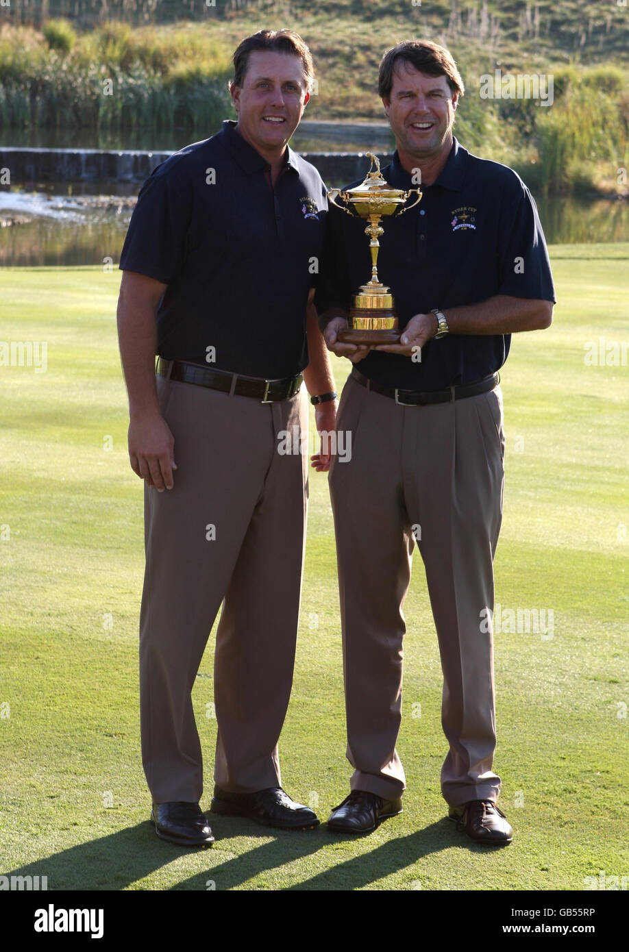 USA team captain Paul Azinger and Phil Mickelson (left) with the Ryder ...