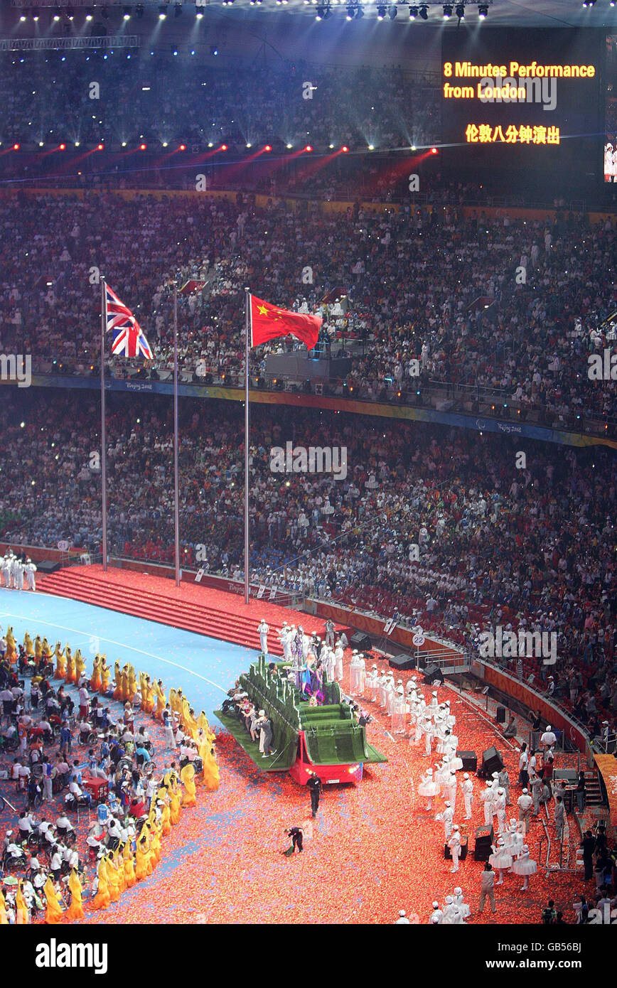 Performers closing ceremony national stadium in beijing hi-res stock ...