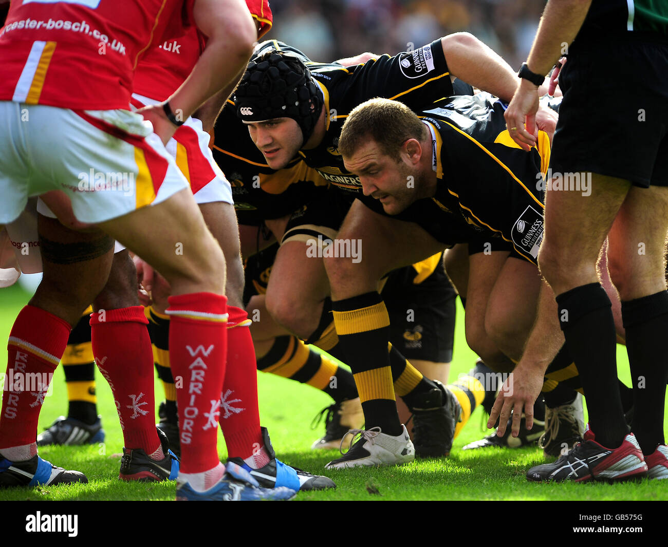 The london wasps and worcester players contest a scrum hi-res stock ...