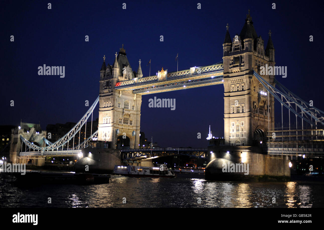 Buildings and Landmarks - Tower Bridge - London Stock Photo - Alamy