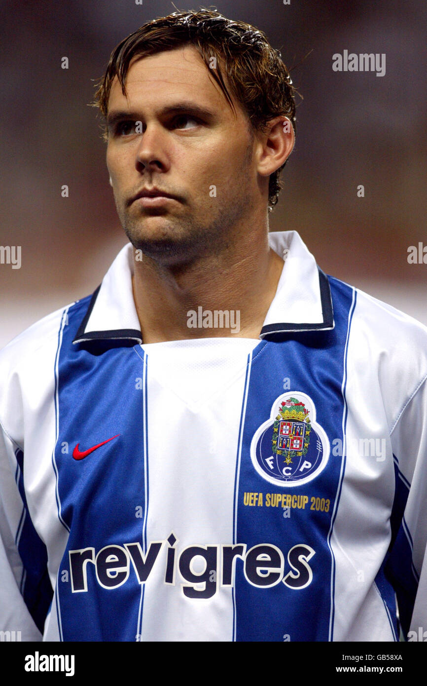 Soccer - UEFA Super Cup - FC Porto v AC Milan. Maniche, FC Porto Stock ...