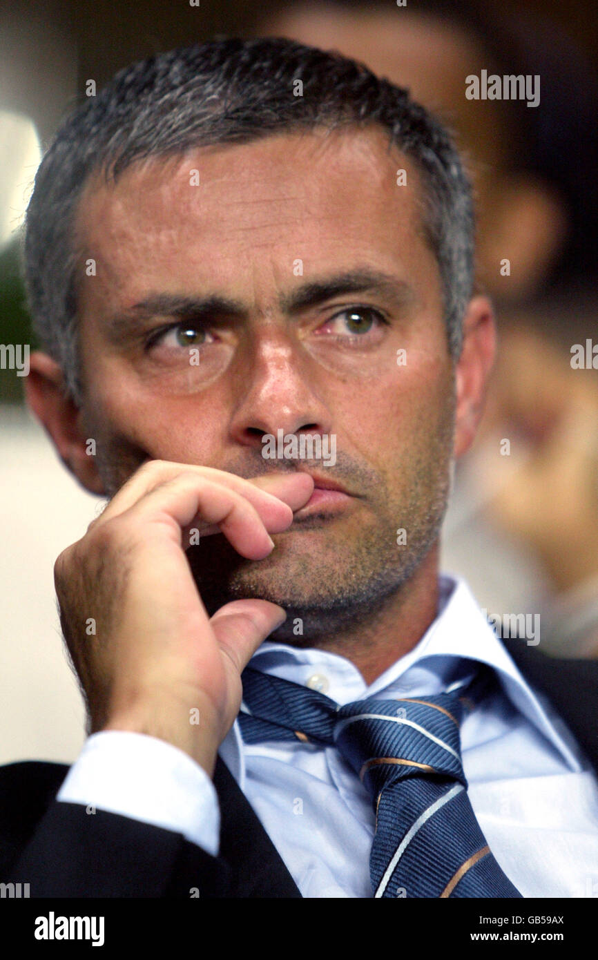 Jose mourinho porto uefa cup hi-res stock photography and images - Alamy