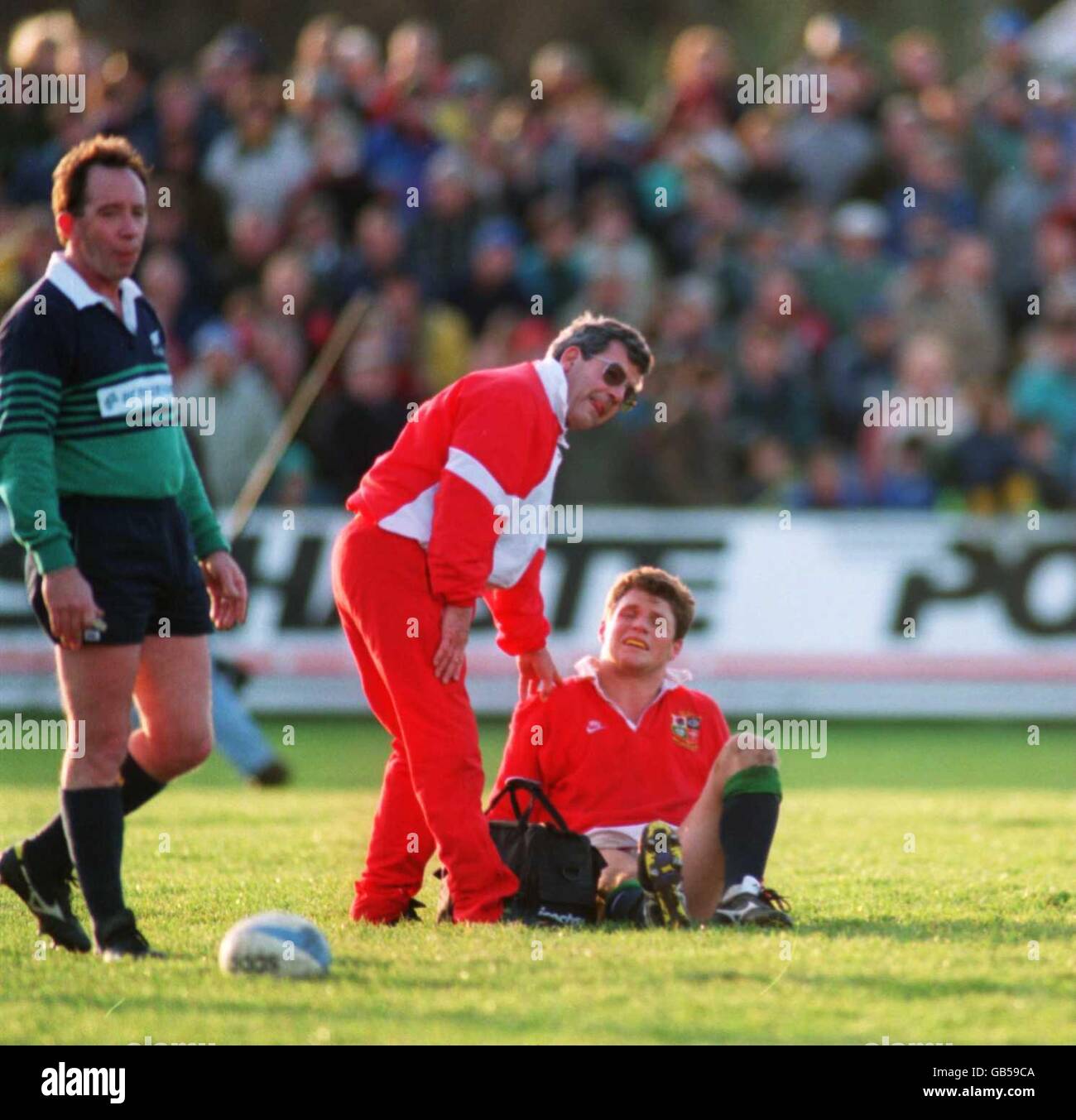 BRITISH LIONS RUGBY UNION TOUR. PHYSIO KEVIN MURPHY CHECKS OUT SCOTT ...