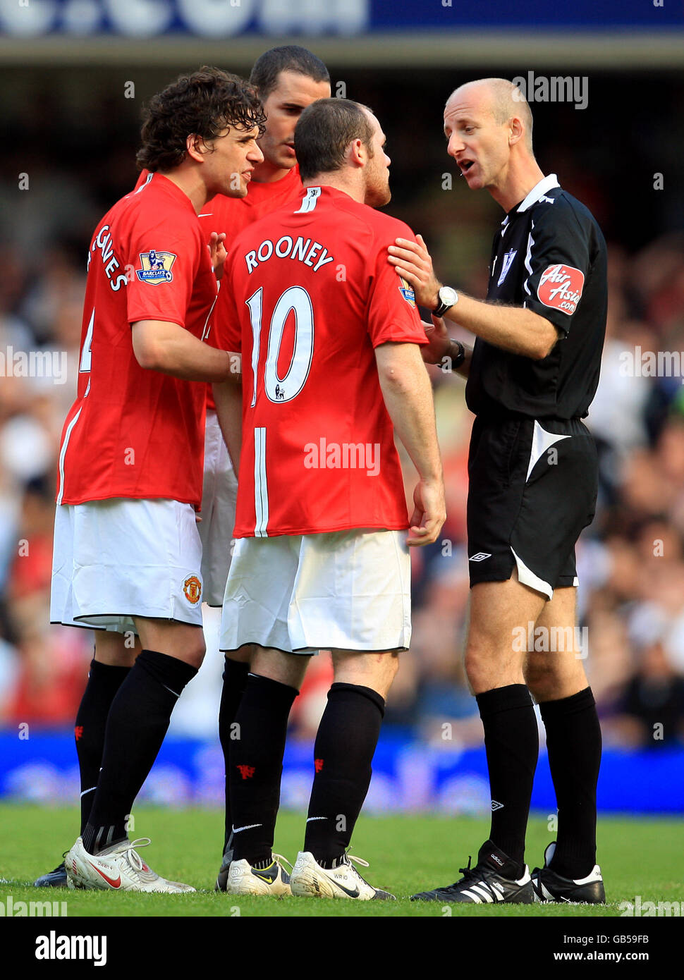 Mike riley premier league referee hi-res stock photography and images ...