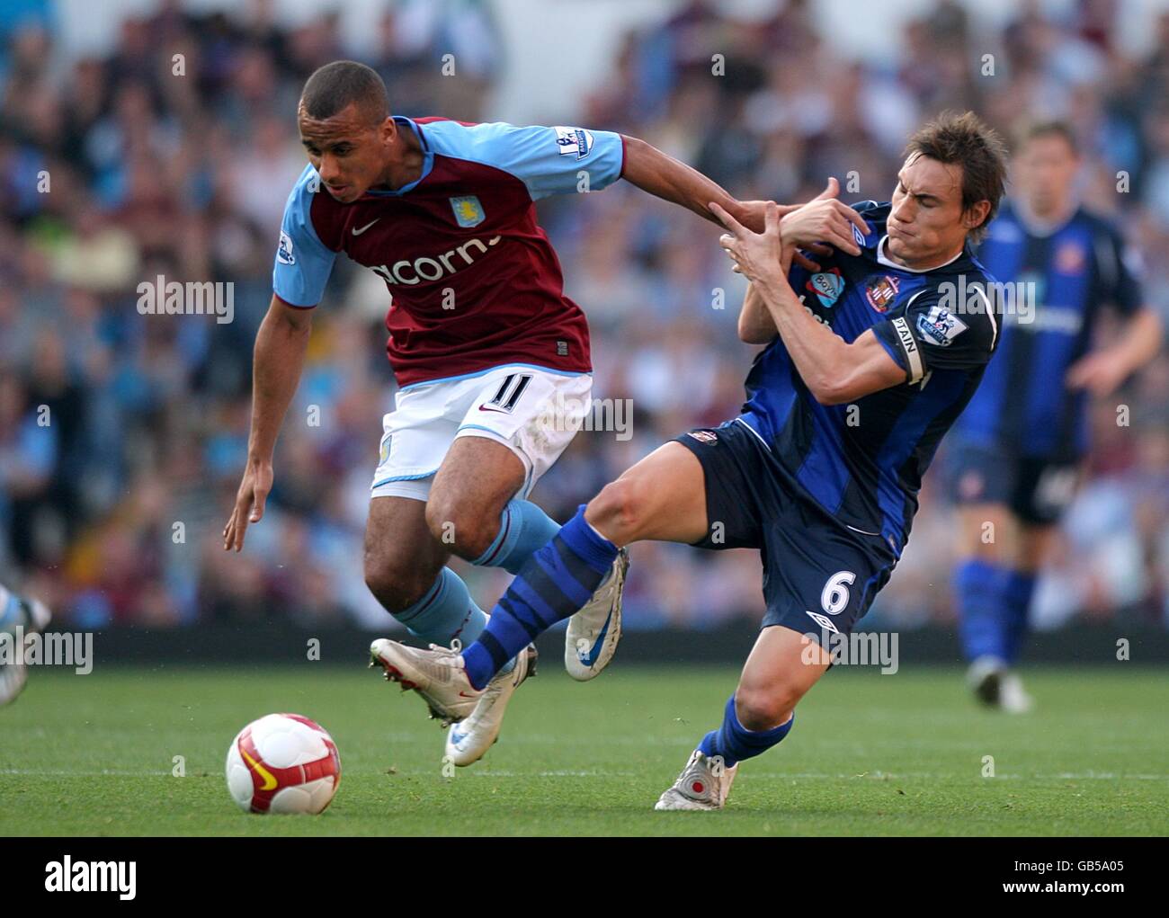 Sunderland's Dean Whitehead and Aston Villa's Gabriel Agbonlahor (left ...