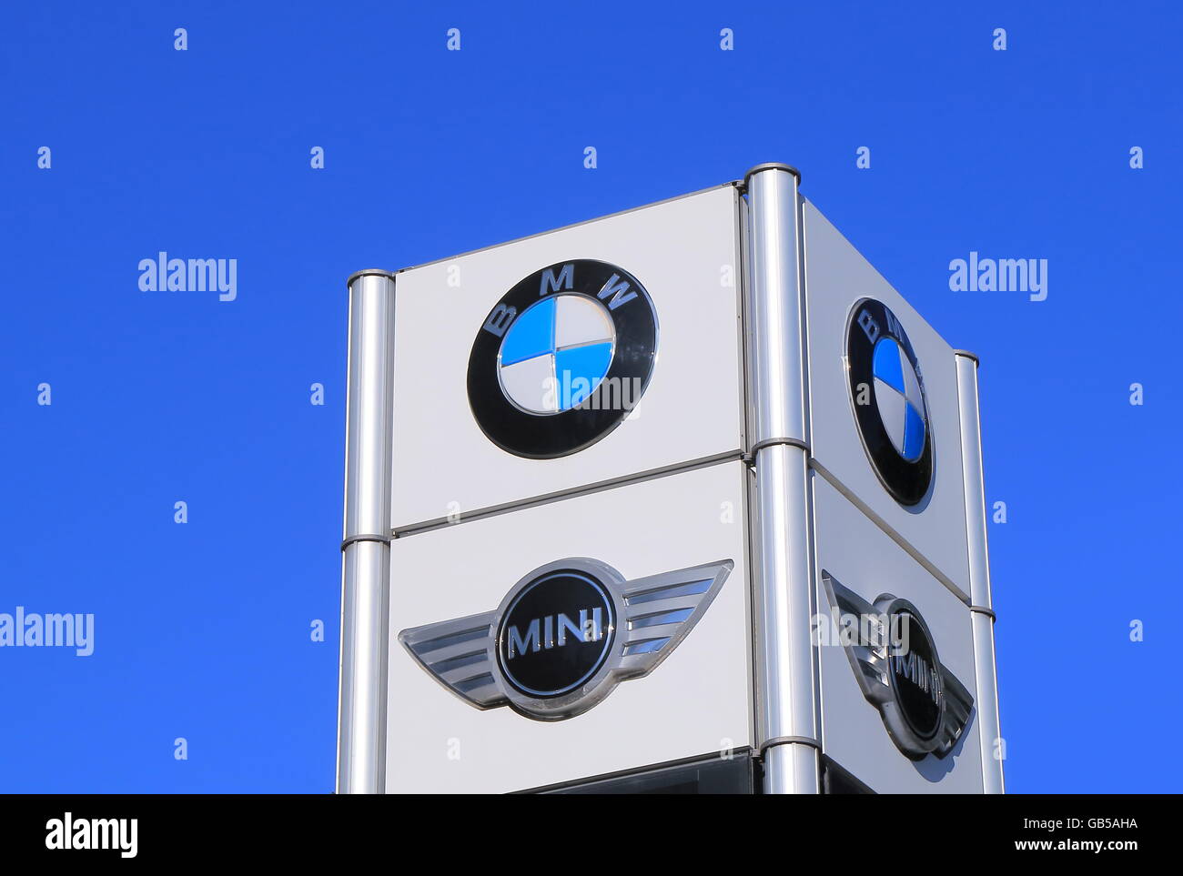 Mini logo bmw hi-res stock photography and images - Alamy
