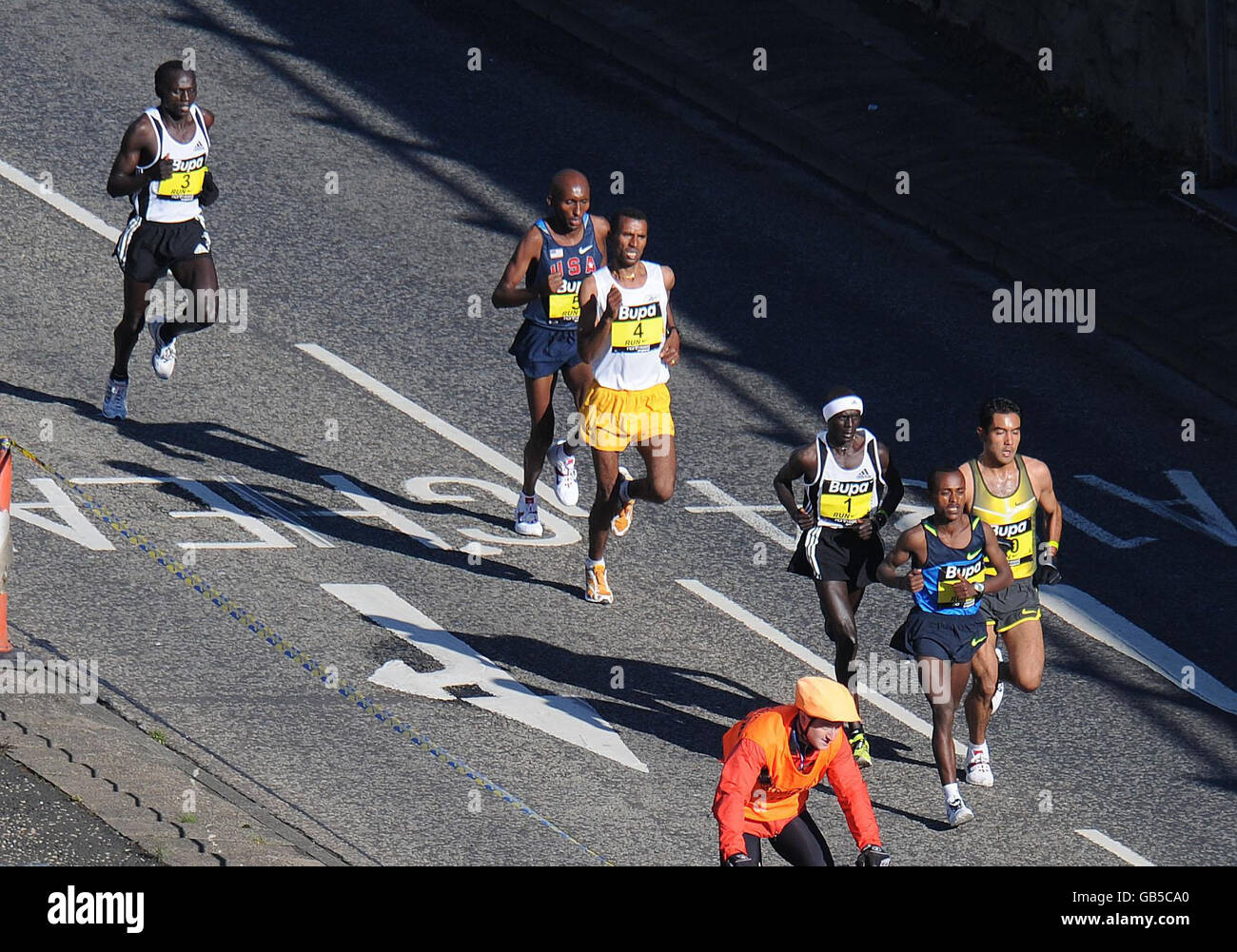 Athletics - BUPA Great North Run. The Elite Men run over The Tyne ...