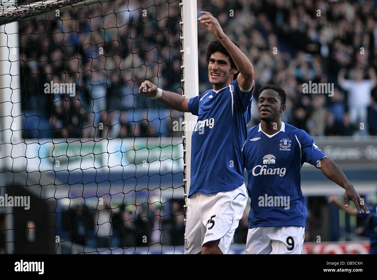 Everton's Marouane Fellaini (l) celebrates scoring his sides second ...
