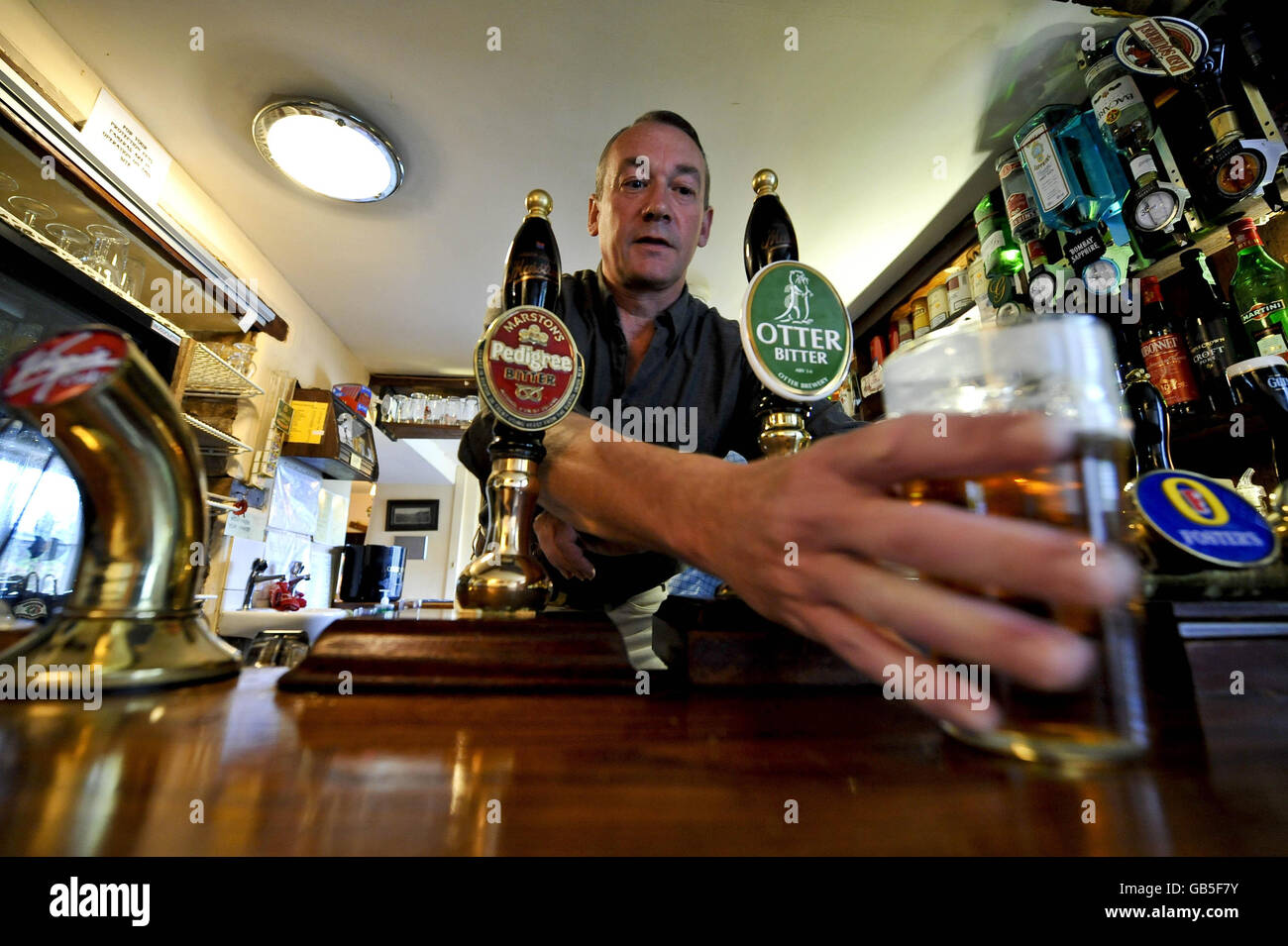Good beer guide pub hi-res stock photography and images - Alamy