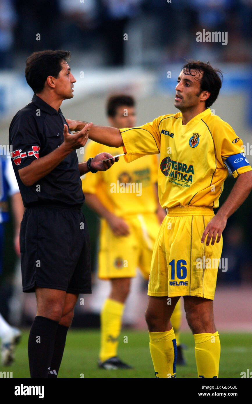 Villarreal's Quique Alvarez (r)argues with referee Javier Turienzo ...