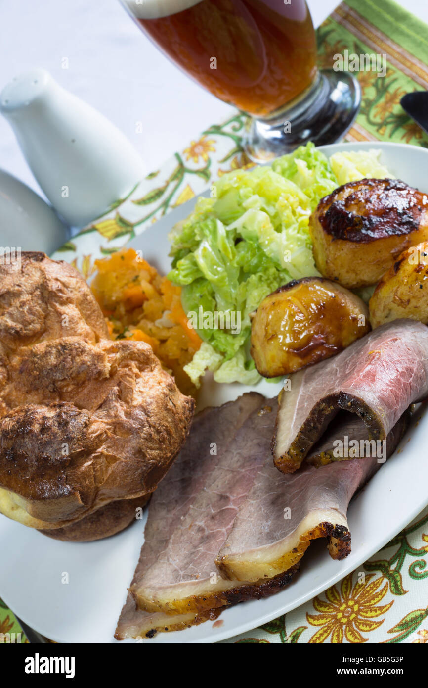 Traditional pub restaurant sunday lunch english hi-res stock ...