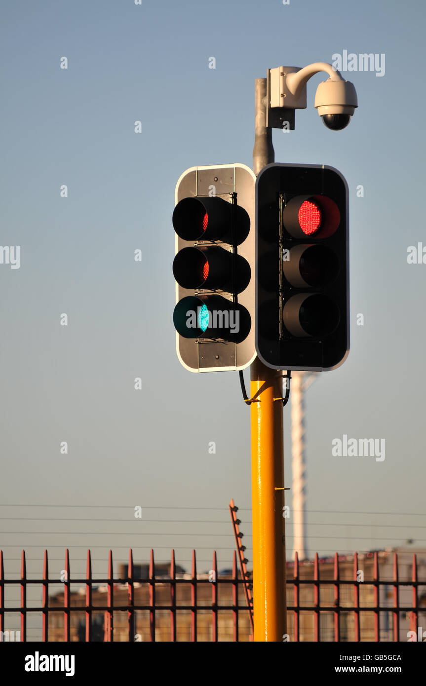 Yellow traffic light hi-res stock photography and images - Alamy