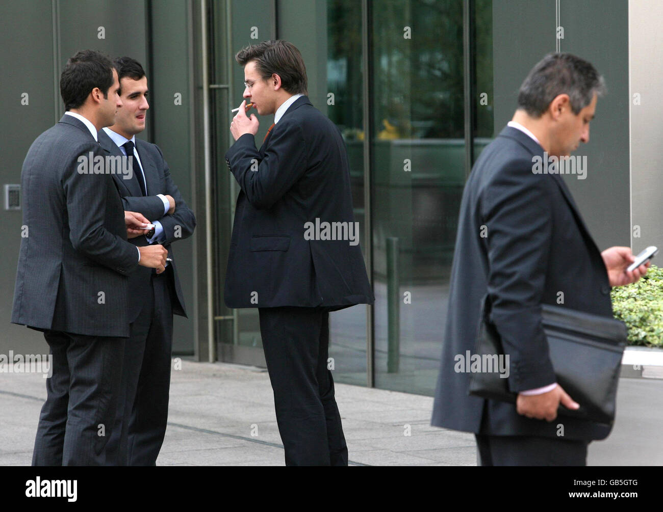 Lehman Brothers collapse. Workers come and go at Lehman Brothers ...