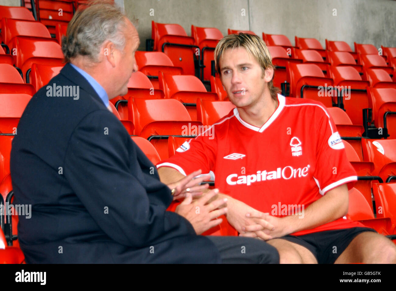 Nottingham Forest's new signing Gareth Taylor with manager Paul Hart ...