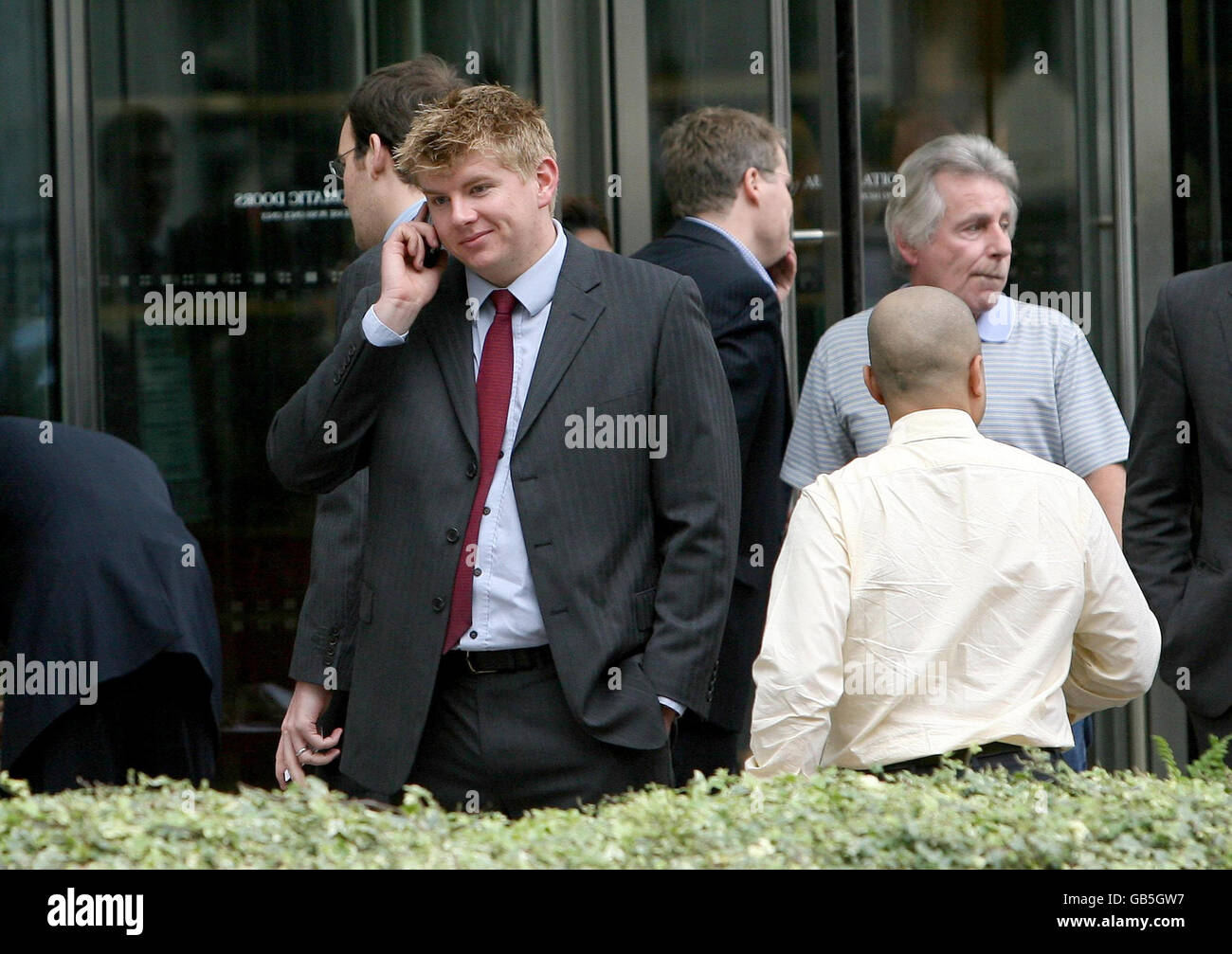Lehman Brothers collapse. Workers outside the Lehman Brothers ...
