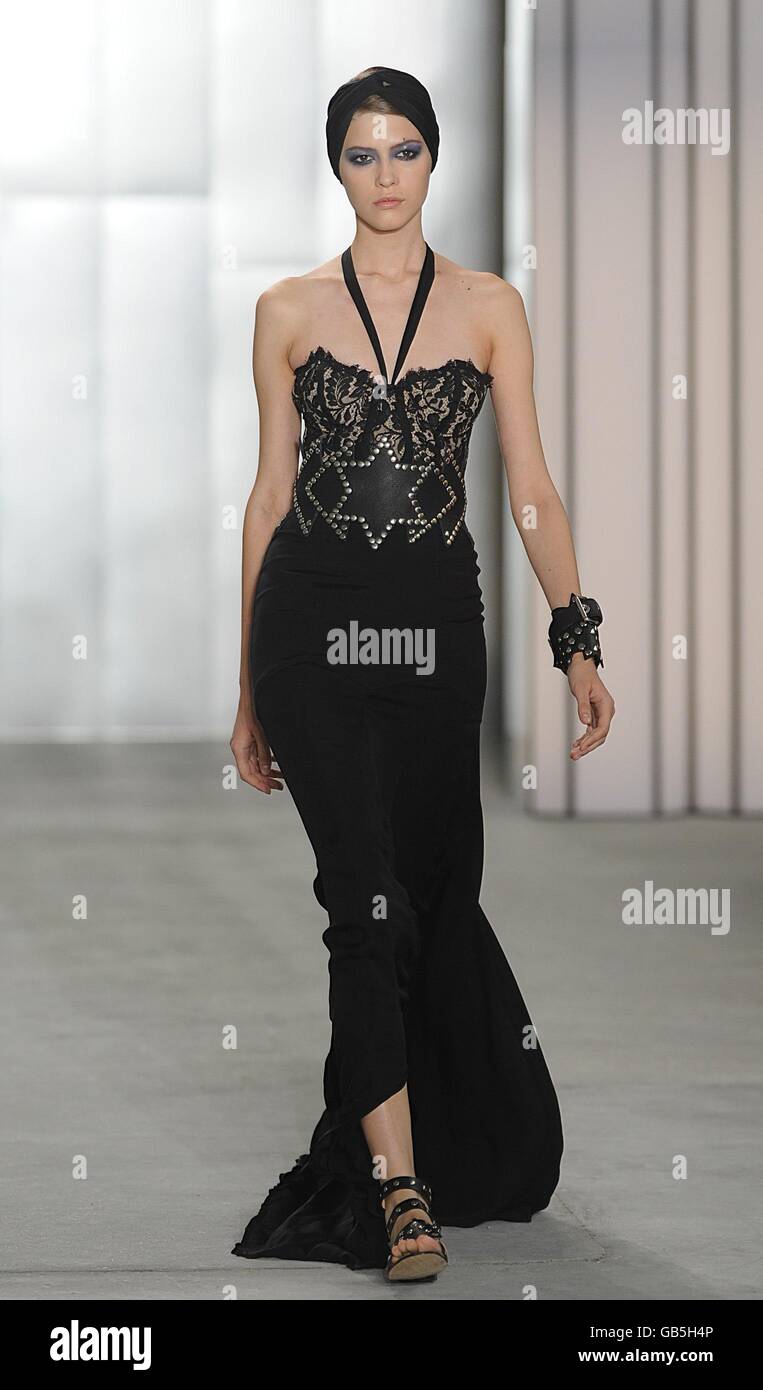 London Fashion Week - Temperley London Catwalk Show Stock Photo - Alamy