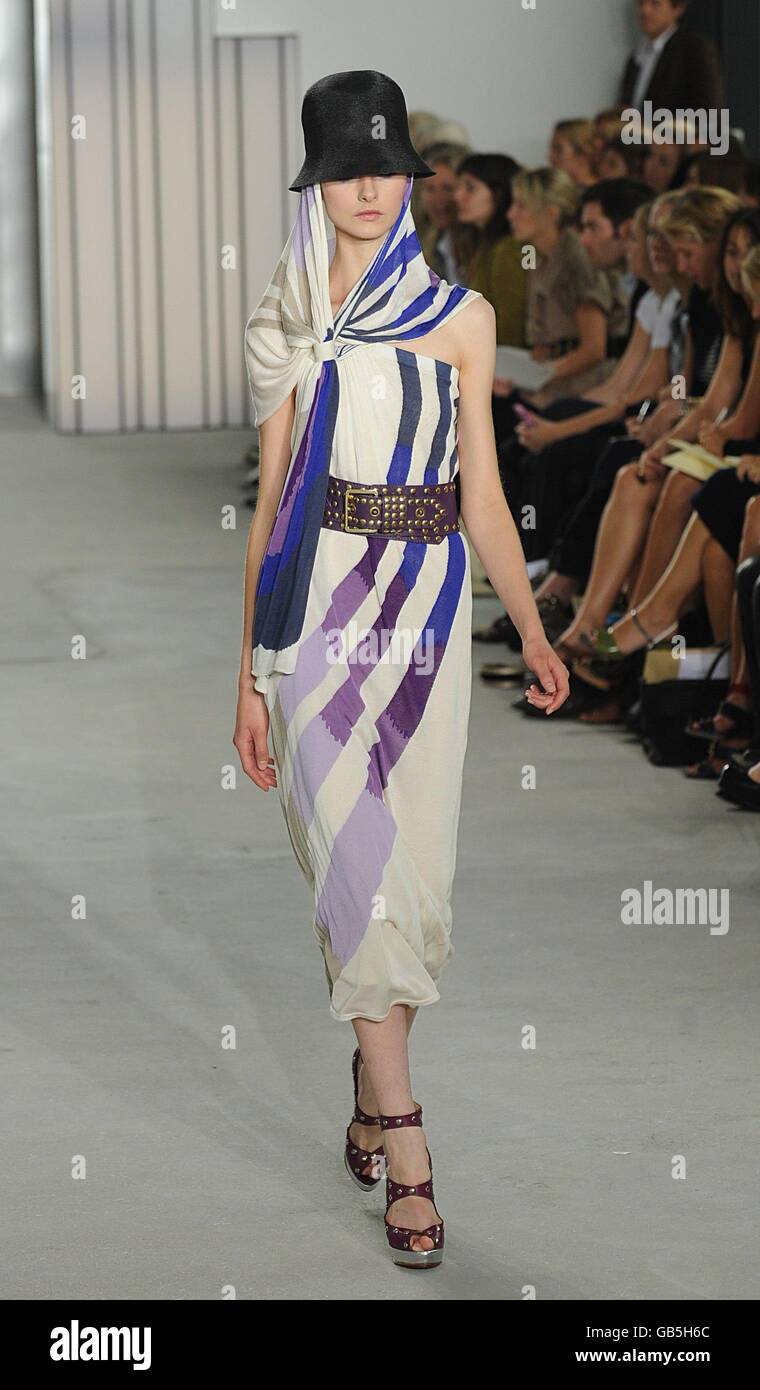 London Fashion Week - Temperley London Catwalk Show Stock Photo - Alamy