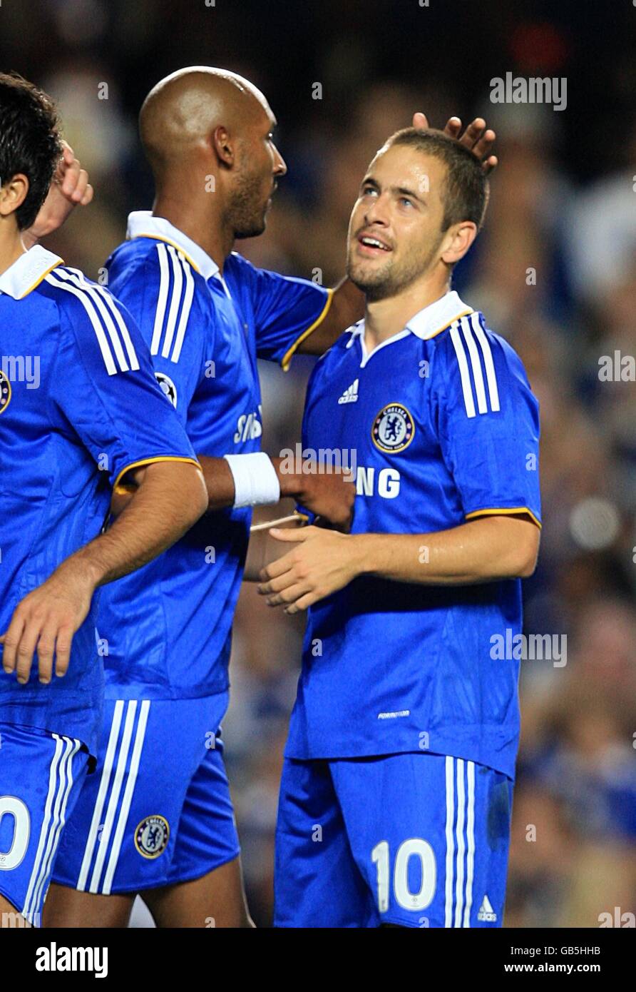 Joe cole chelsea celebrates scoring hi-res stock photography and images ...