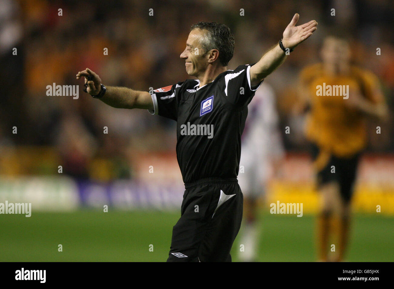 Referee scott mathieson hi-res stock photography and images - Alamy
