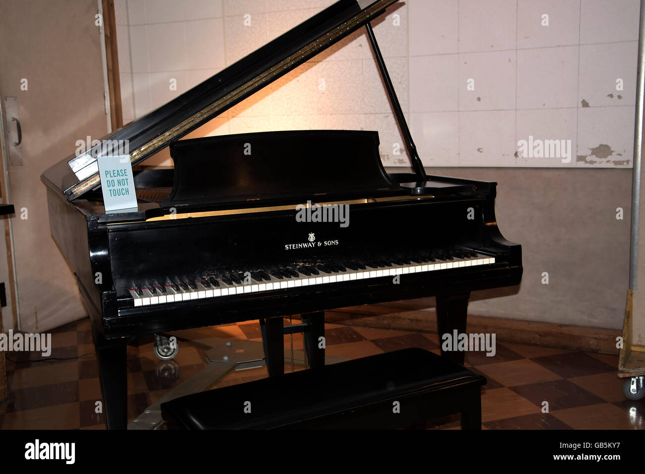 Sun Record Studio opened by rock-and-roll pioneer Sam Phillips in ...