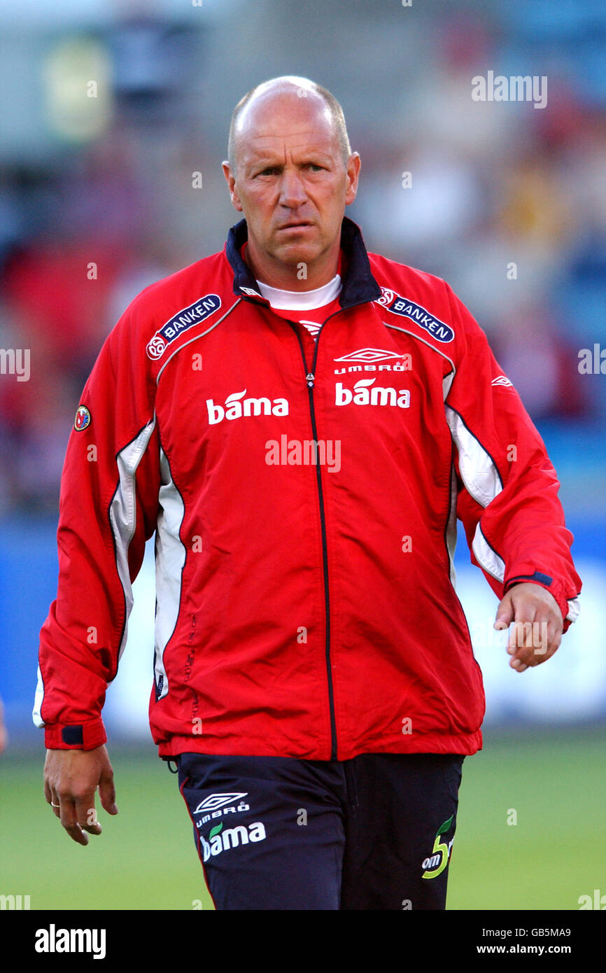 Soccer - International Friendly - Norway v Scotland. Norway coach Nils ...