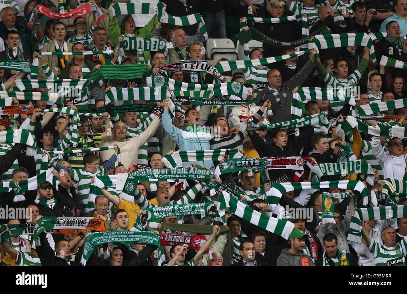 Celtic park celtic fans in the stands hi-res stock photography and ...