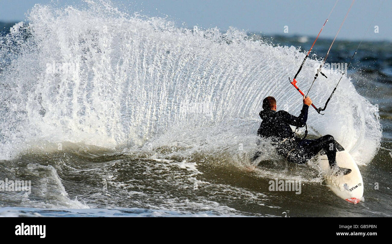 Kite surfing on Tynemouth beach Stock Photo - Alamy