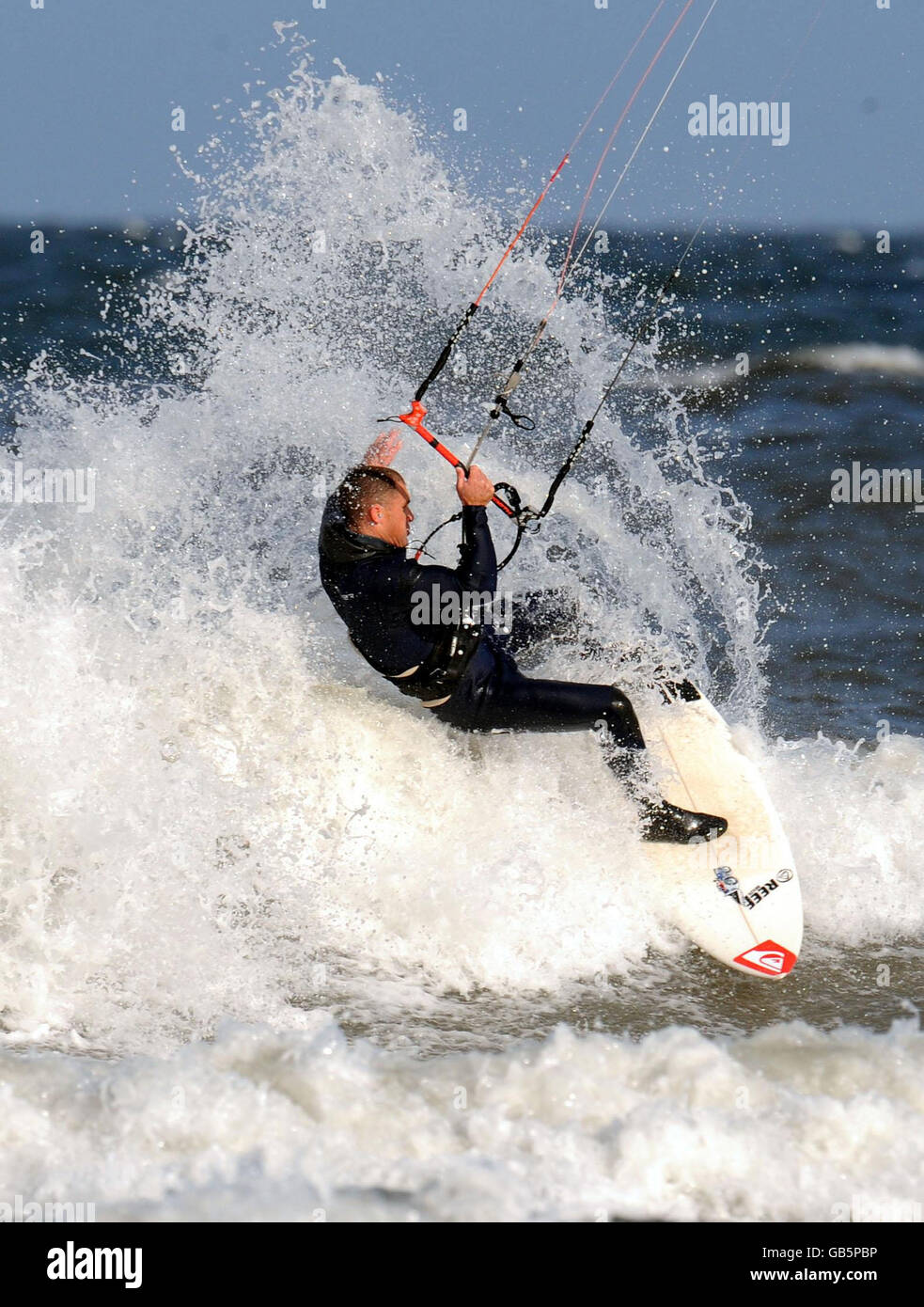 Kite surfing on Tynemouth beach Stock Photo - Alamy