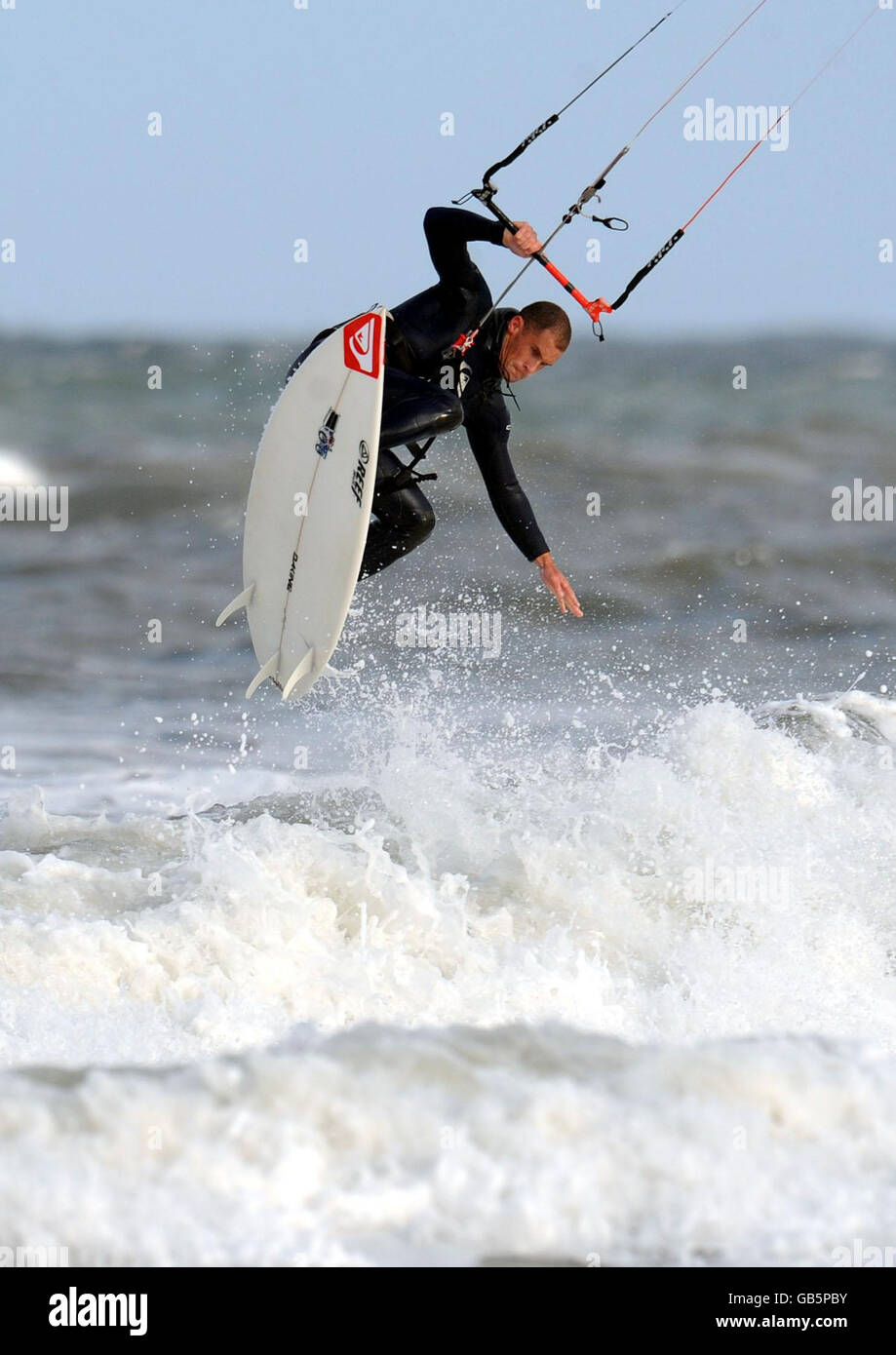 Surfing on tynemouth beach hi-res stock photography and images - Alamy