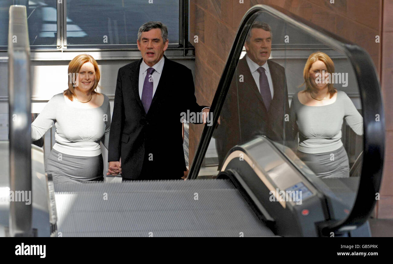 Politics wife holding hands smiling gordon brown hi-res stock ...