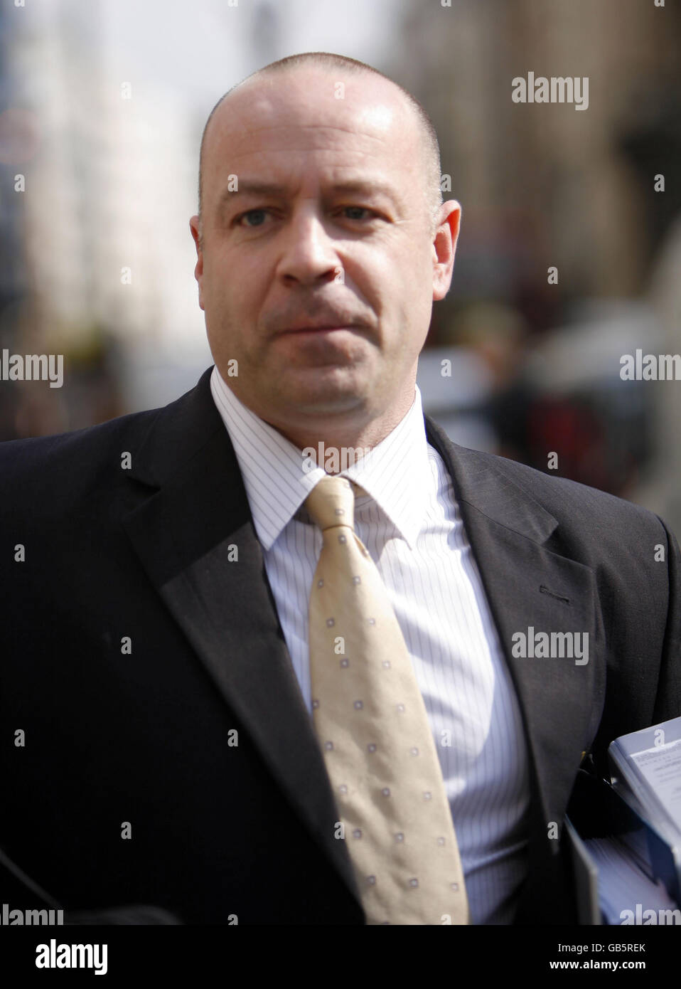 'Metric martyr' Neil Herron at the High Court, where he launches a new ...