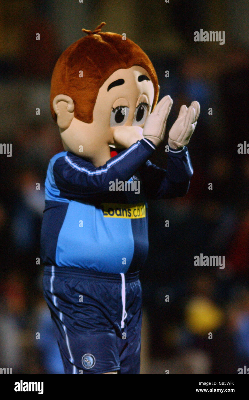 Sheffield wednesday mascot hi-res stock photography and images - Alamy