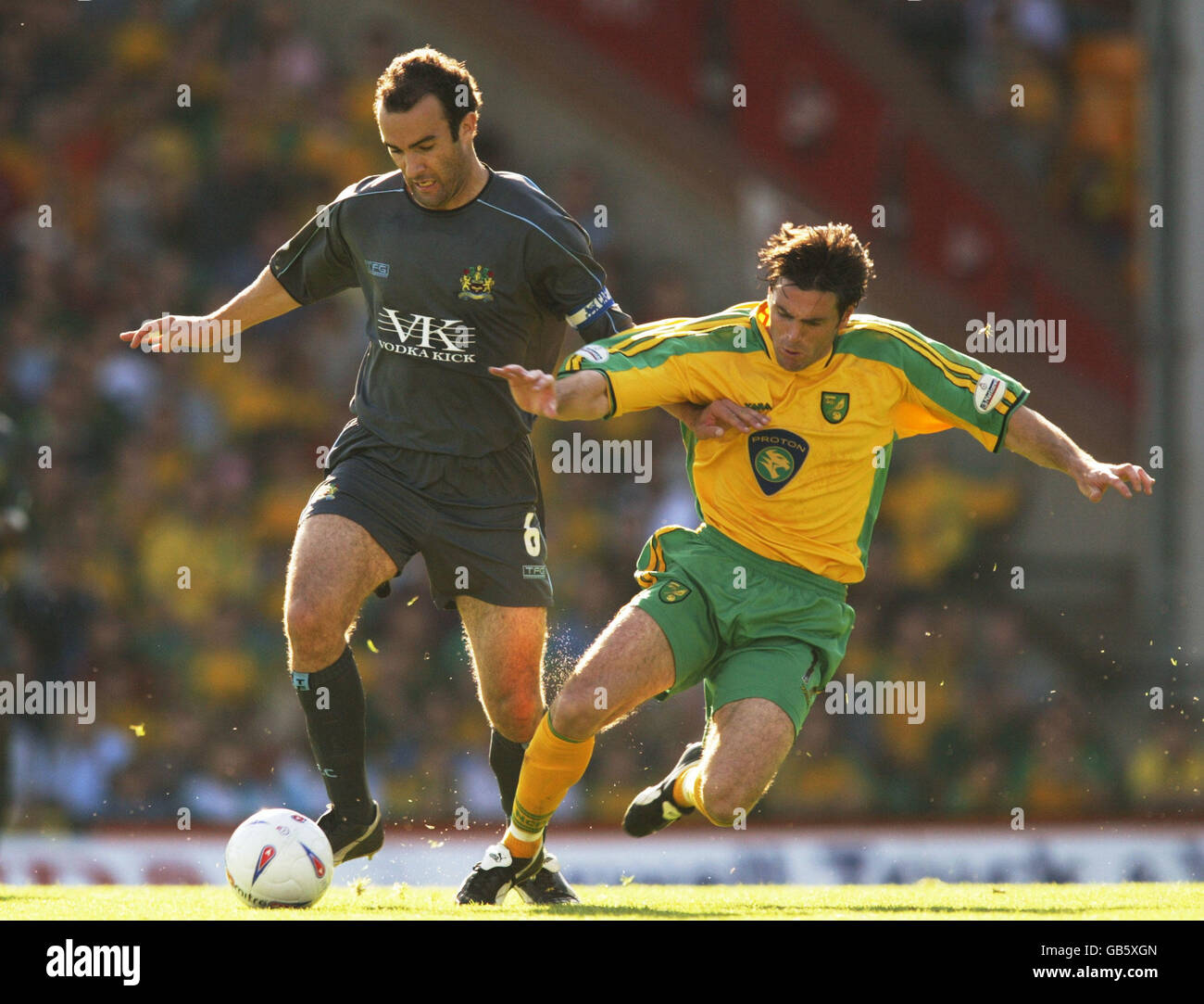 Norwich City's Marc Edworthy and Burnley's Graham Branch Stock Photo ...