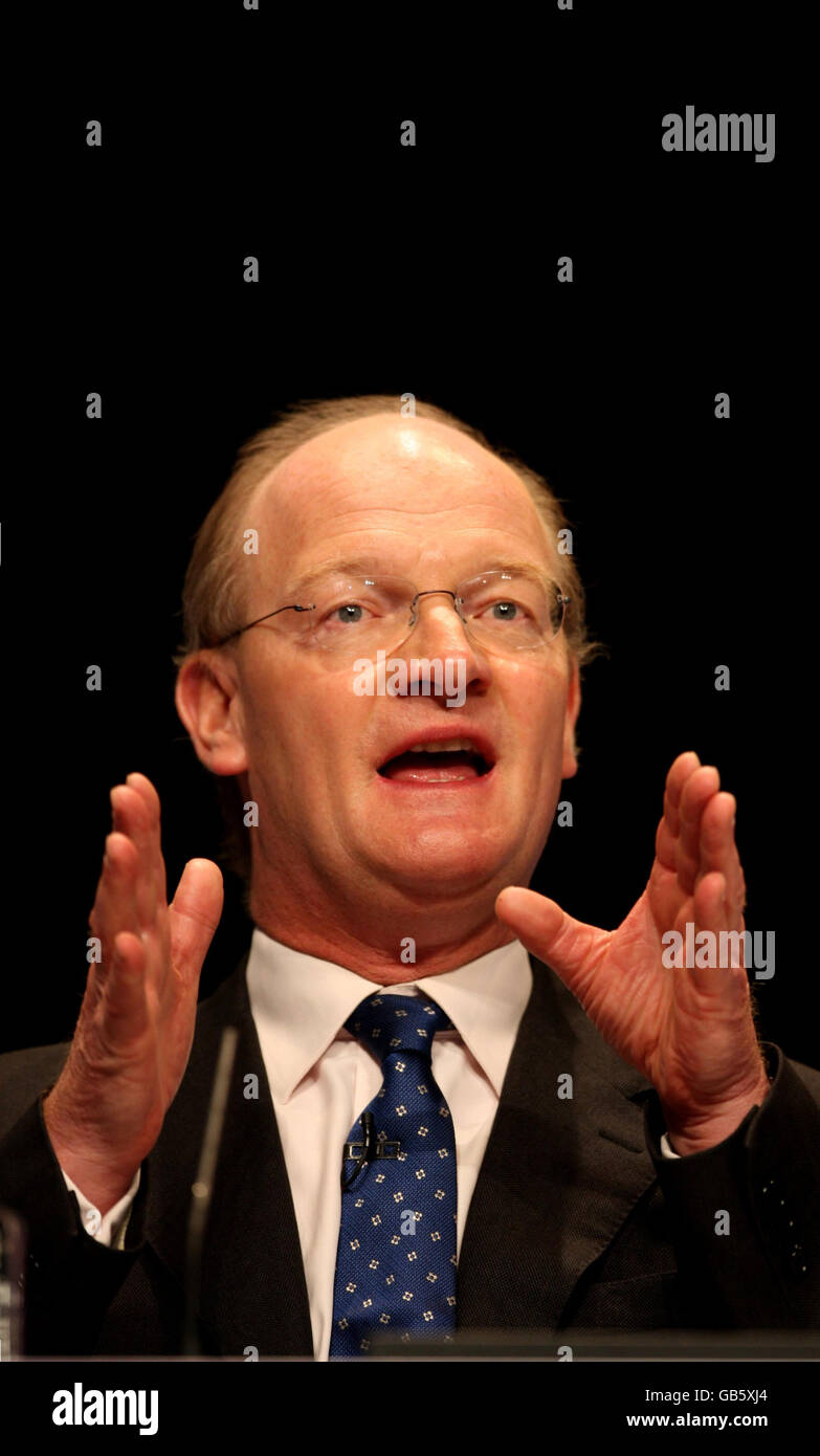 MP David Willetts addresses the Conservative Party Conference at the ...