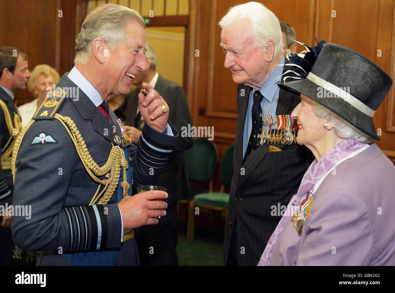 Wing commander tom neil and his wife eileen hi-res stock photography ...