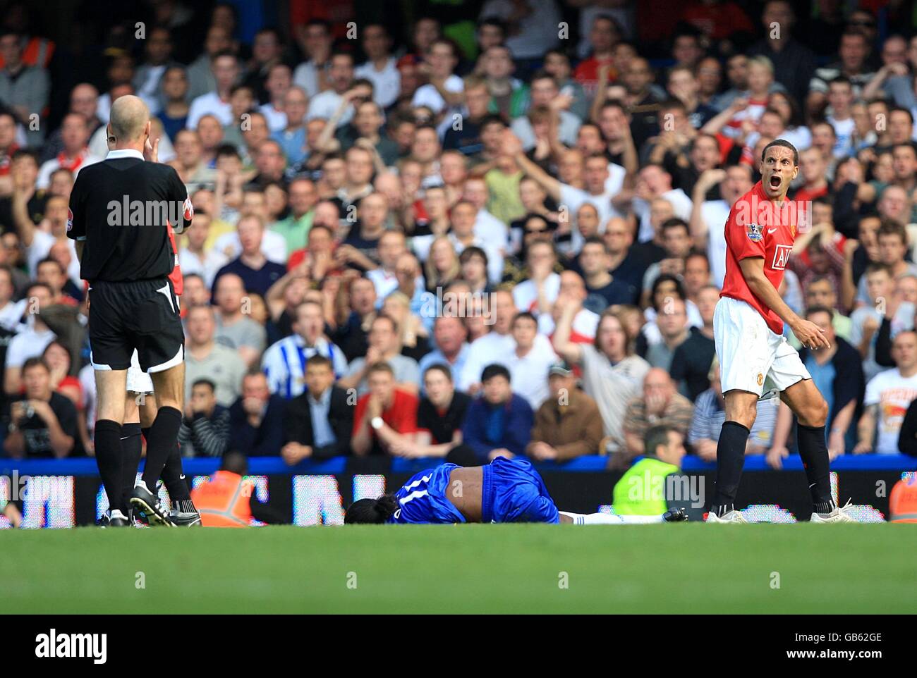 Mike riley premier league referee hi-res stock photography and images ...
