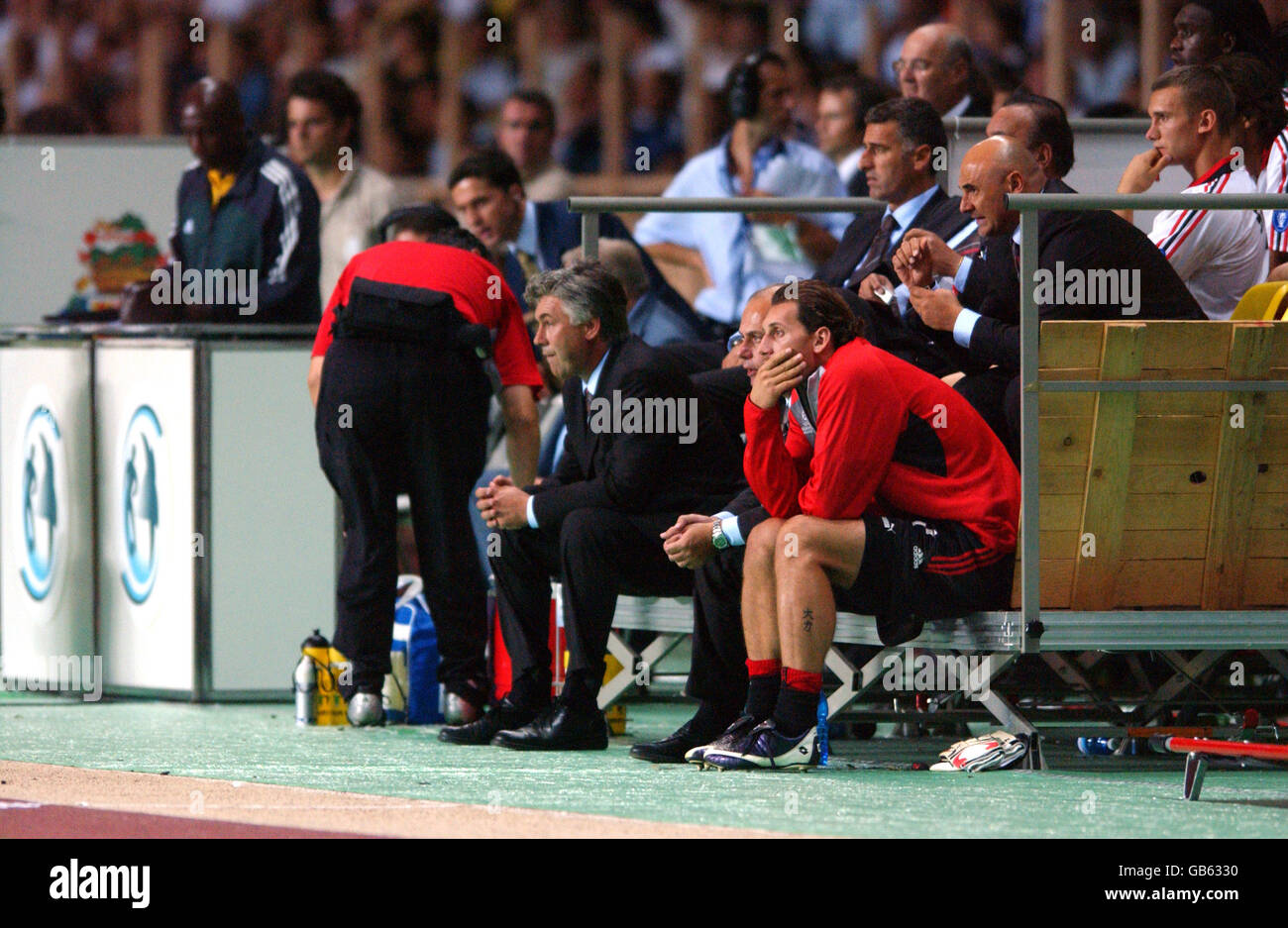 Ac milan bench hi-res stock photography and images - Alamy